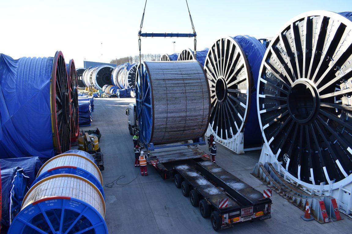 TechnipFMC UK John Lawrie Chevron Alder Loading Reel to Transport ...